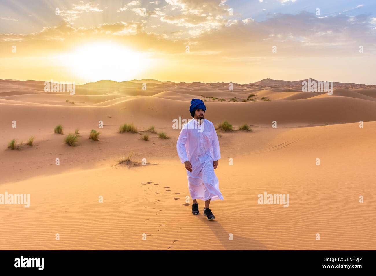 Young arabic man wearing traditional berber clothes in the Sahara ...