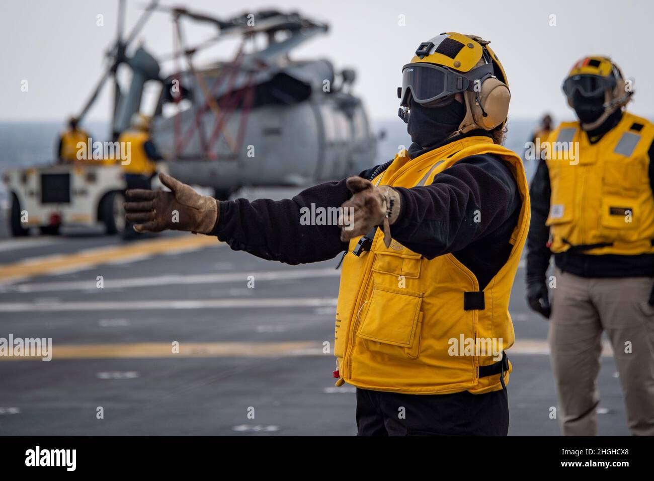 PHILIPPINE SEA (Jan. 18, 2022) Aviation Boatswain’s Mate (Handling) 3rd ...