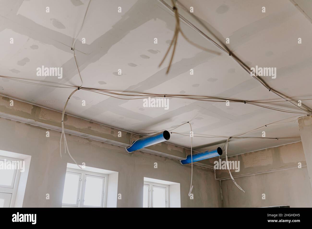 Electric Wires network Mounted on Ceiling Stock Photo - Alamy