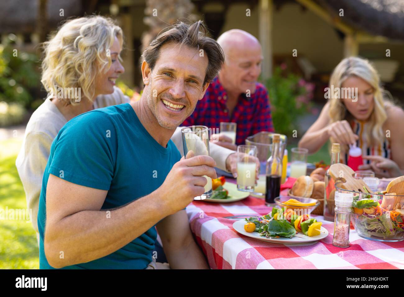 Man with his family hi-res stock photography and images - Alamy
