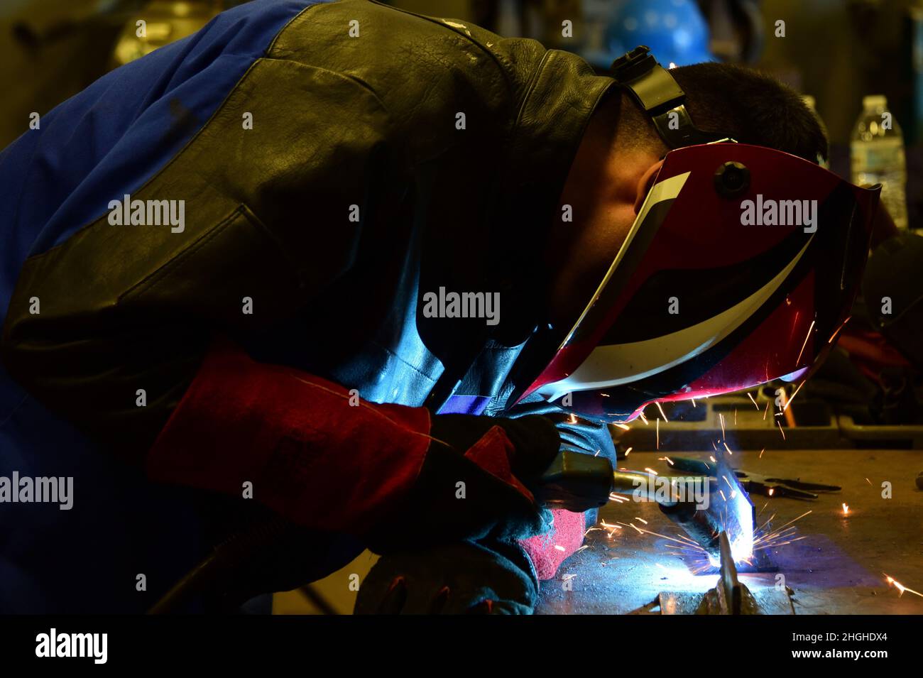 U.S. Coast Guard Petty Officer 3rd Class Yaureibo Vera, a damage ...