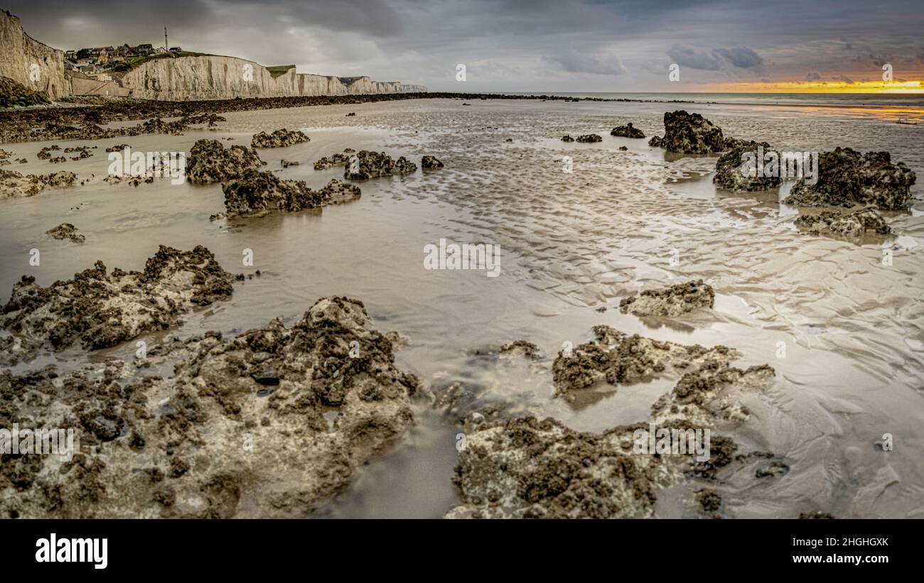 Onival, plage et bord de mer, falaises et sable Stock Photo - Alamy