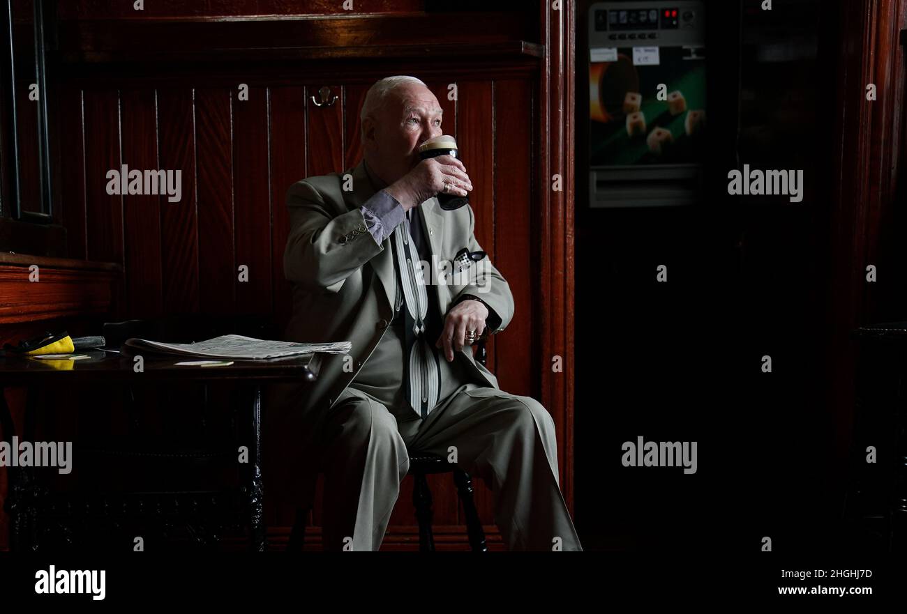 Peter Roche, a regular for 55 years at Mulligans pub in Dublin's city ...
