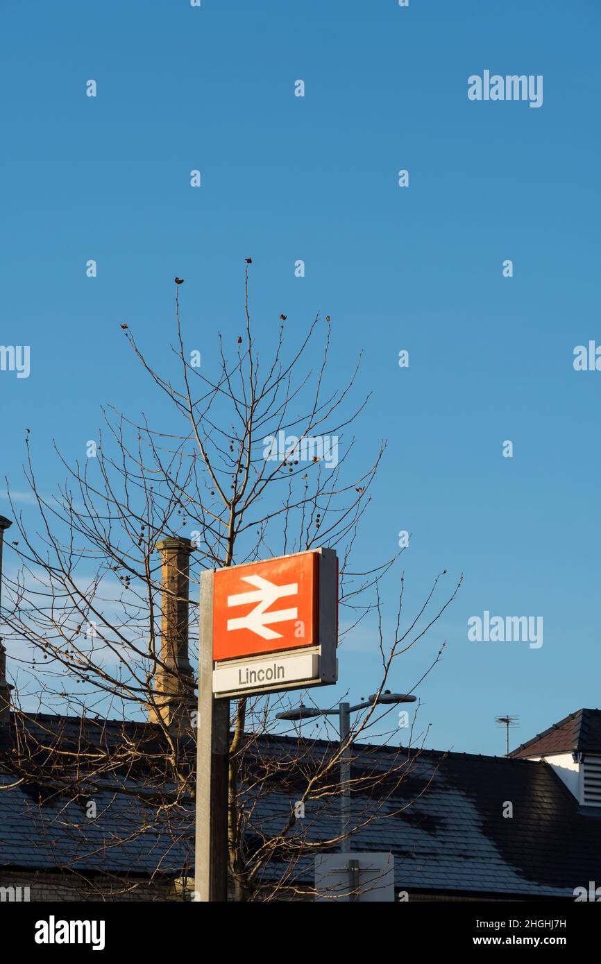 Lincoln station sign hi-res stock photography and images - Alamy