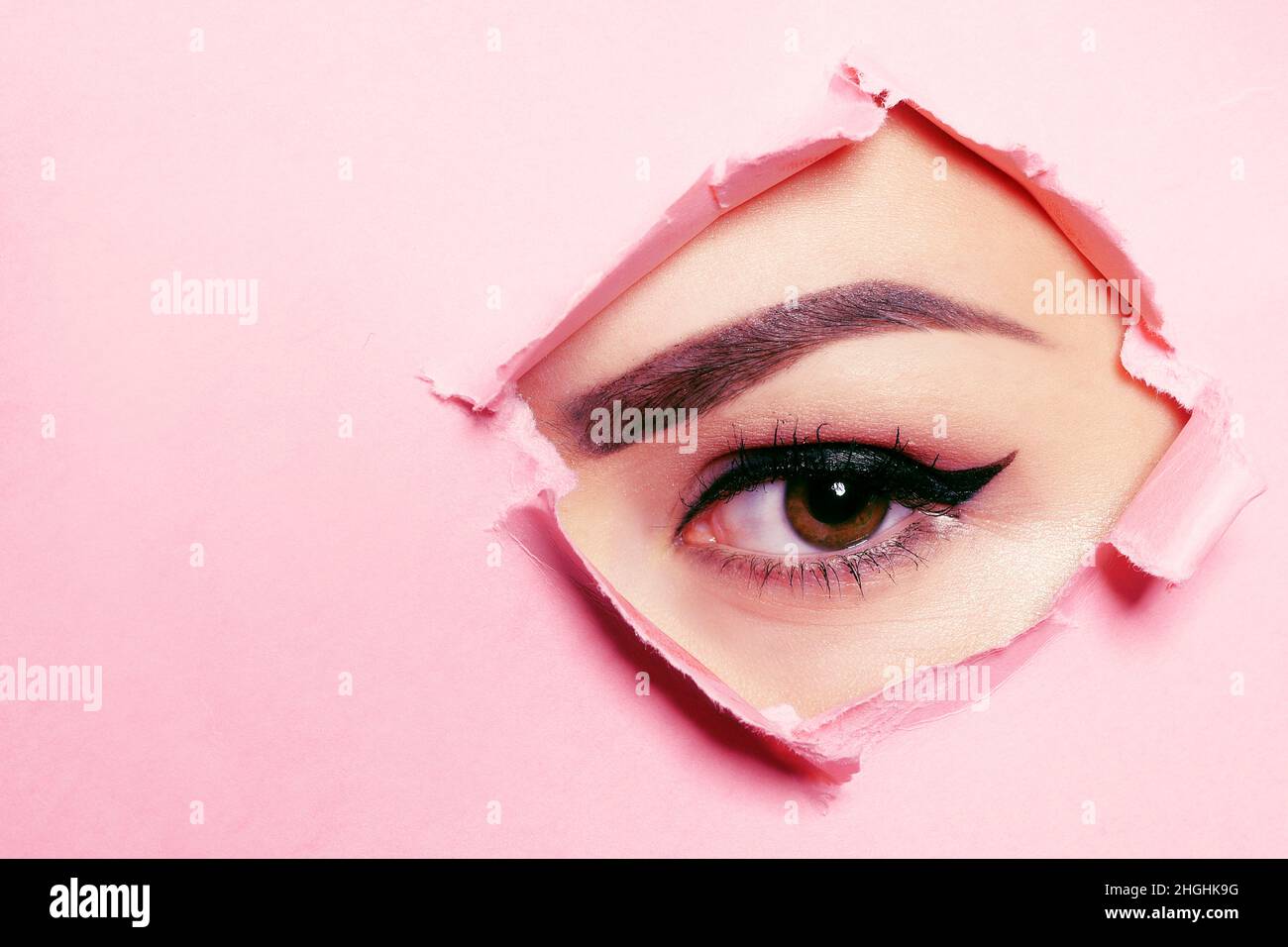 Beautiful brown eye, arrows, perfect eyebrows. Beauty salon, eyebrow ...