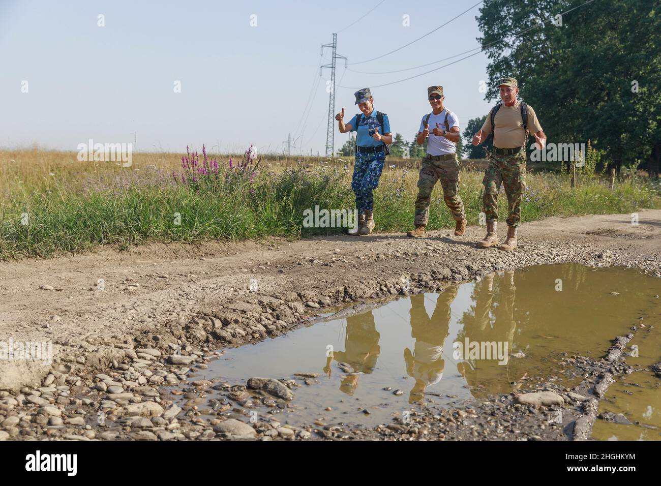 American and Romanian reserve service members participate in an ...