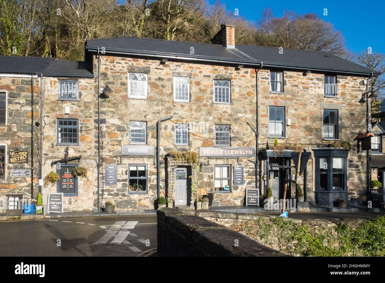 Prince llewelyn pub hi-res stock photography and images - Alamy