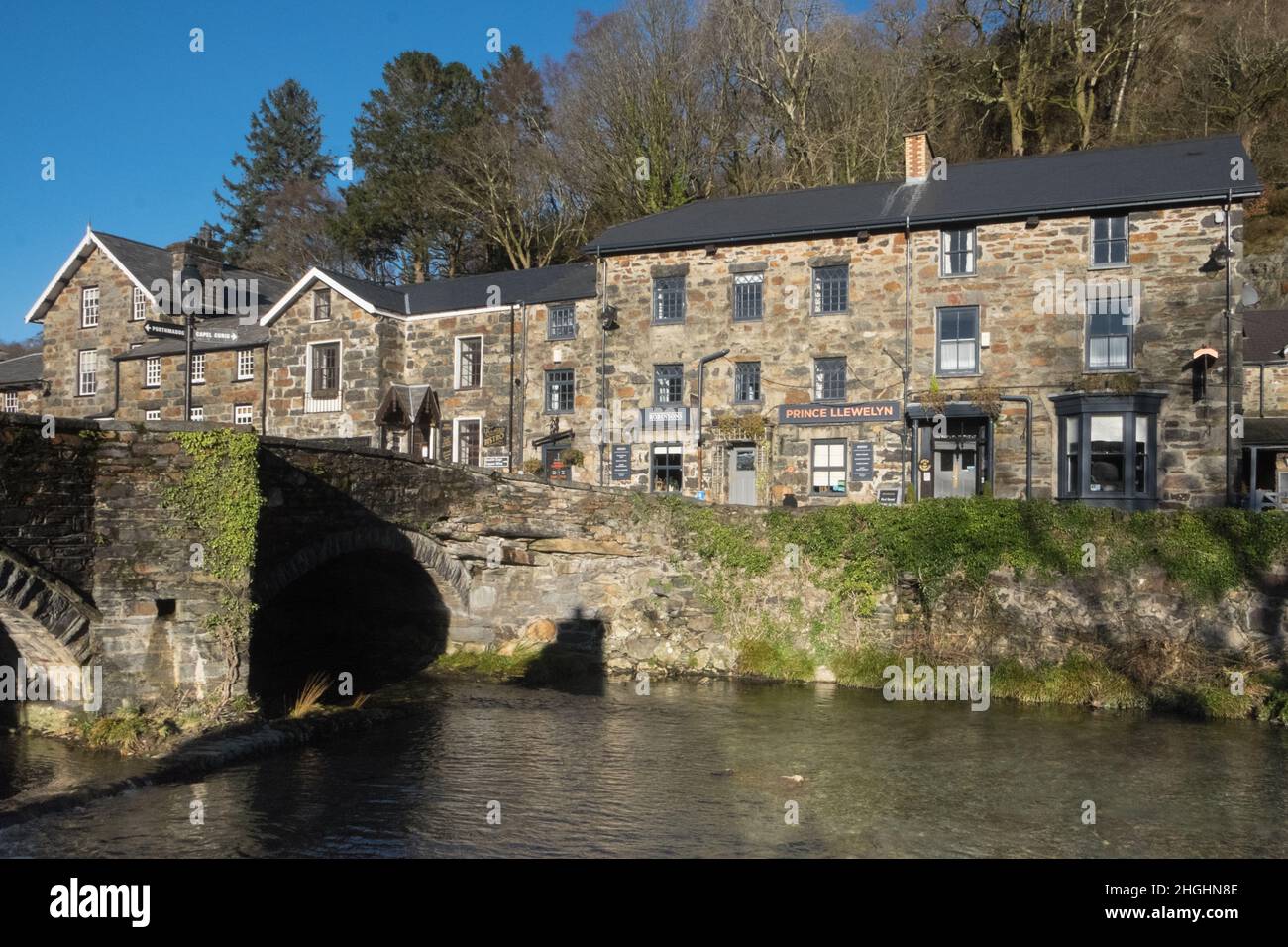 Prince llewelyn pub hi-res stock photography and images - Alamy