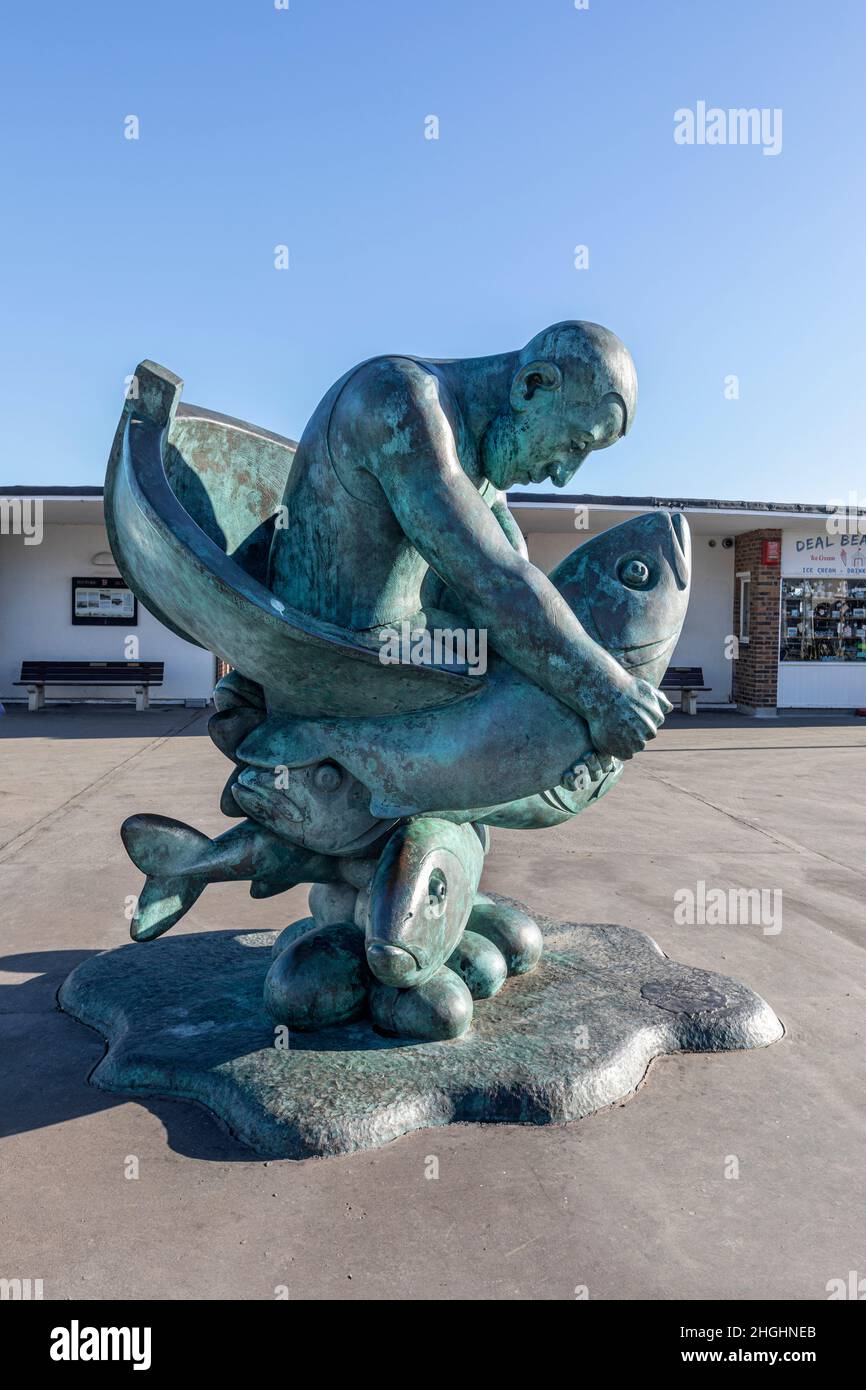 Bronze statue sculpture fish hi-res stock photography and images - Alamy