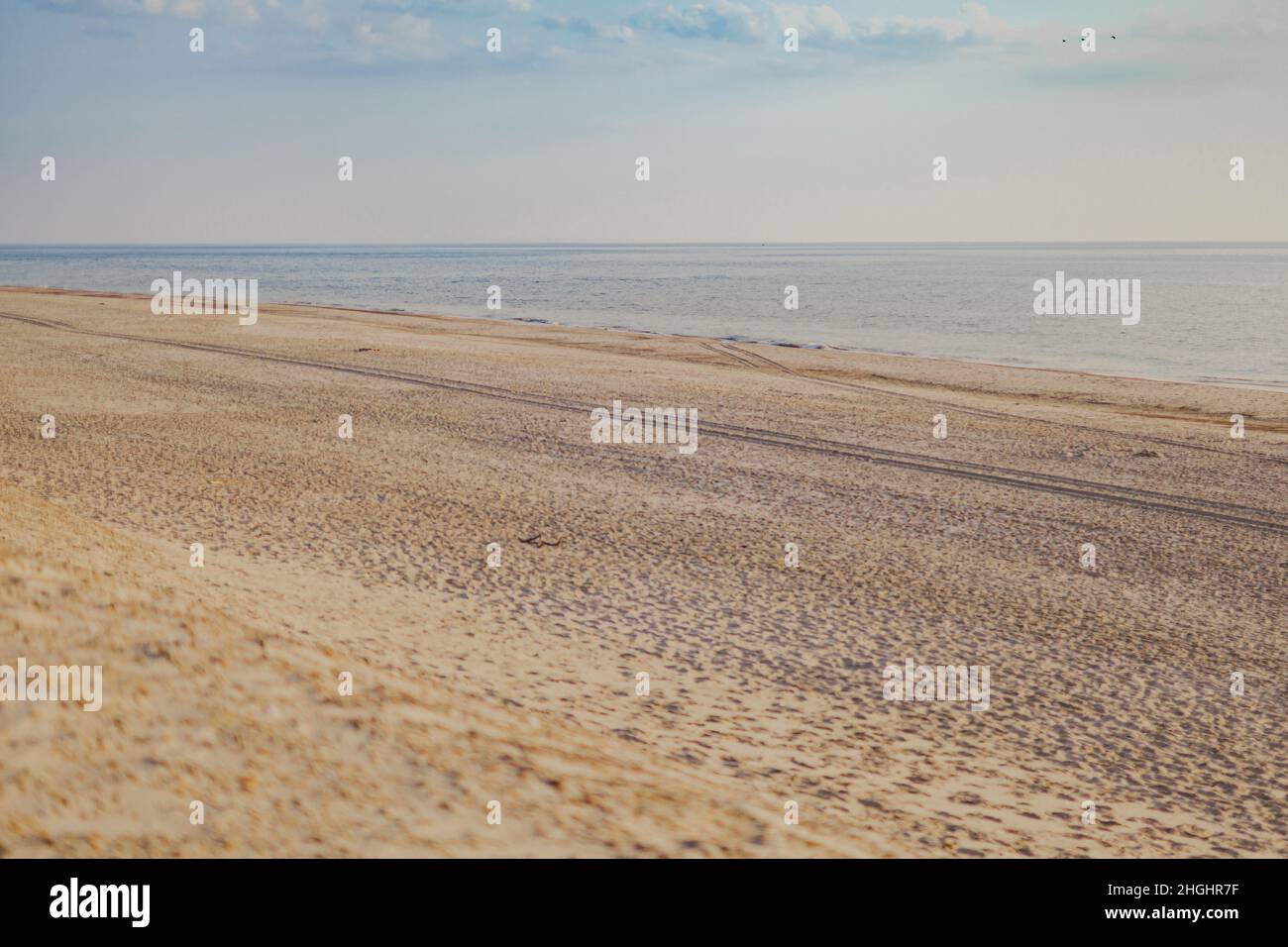Wide sandy beach wild hi-res stock photography and images - Alamy