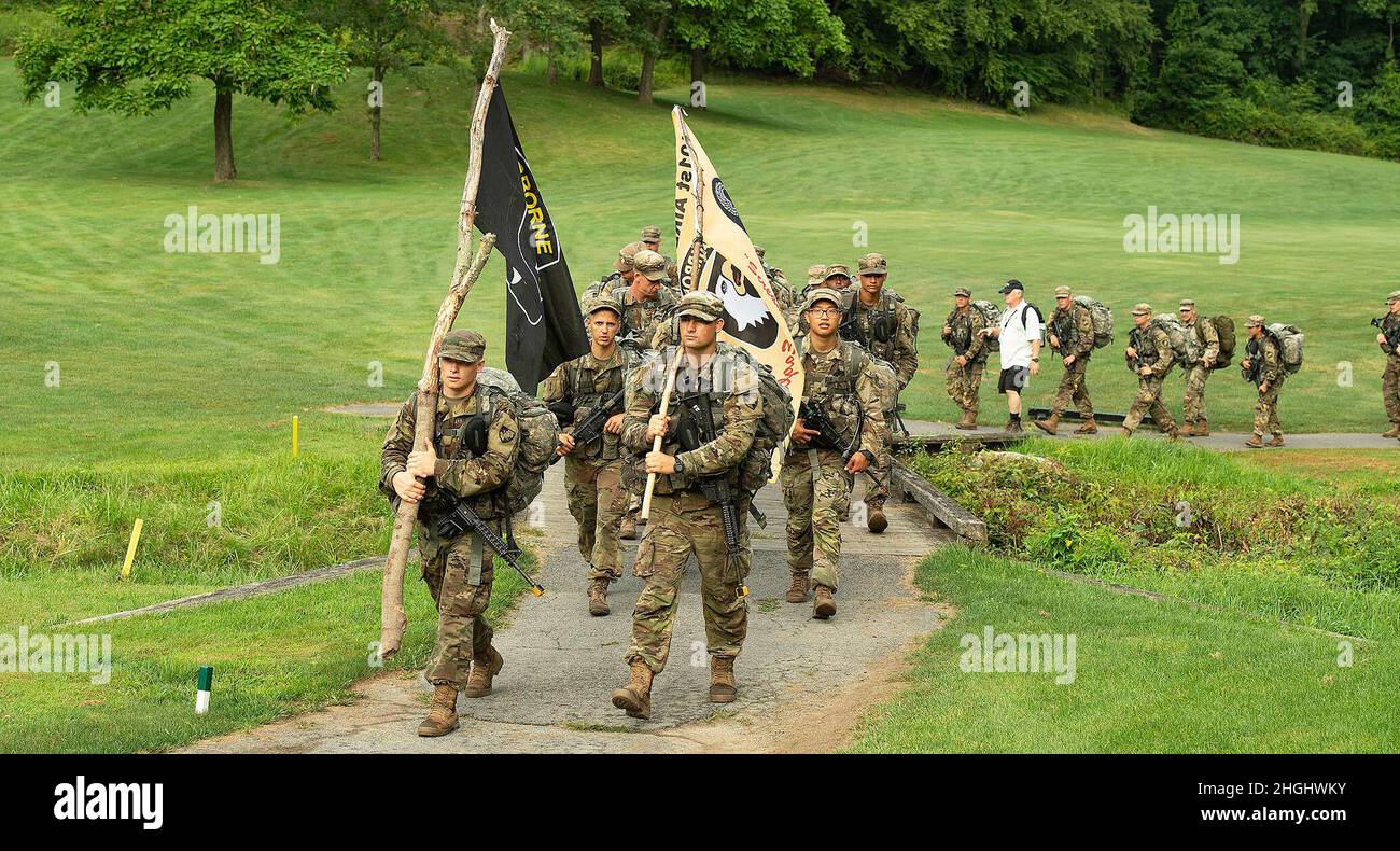 Members of the U.S. Military Academy Class of 2025, USMA leadership ...
