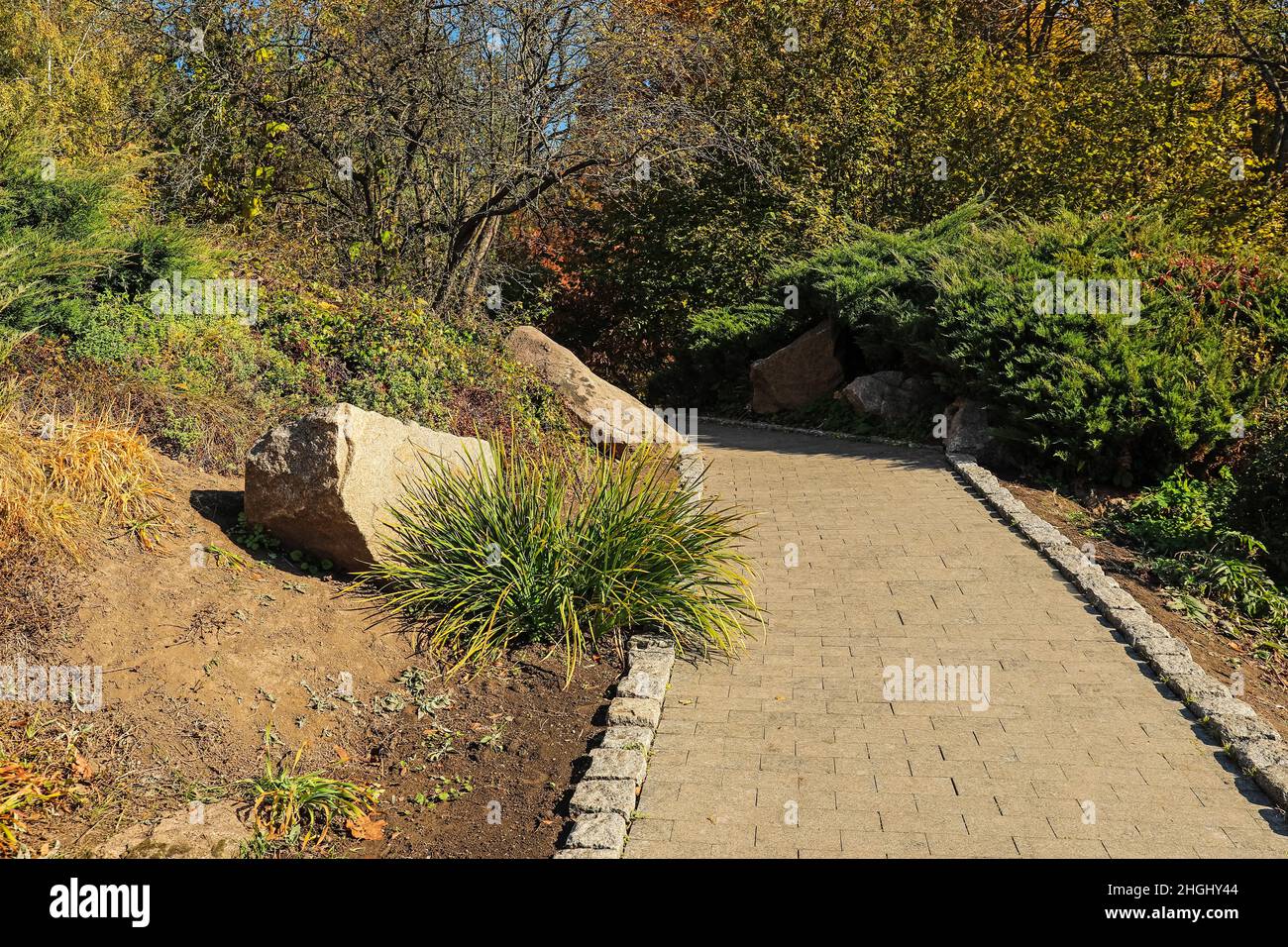 Pathway in beautiful national park Stock Photo - Alamy