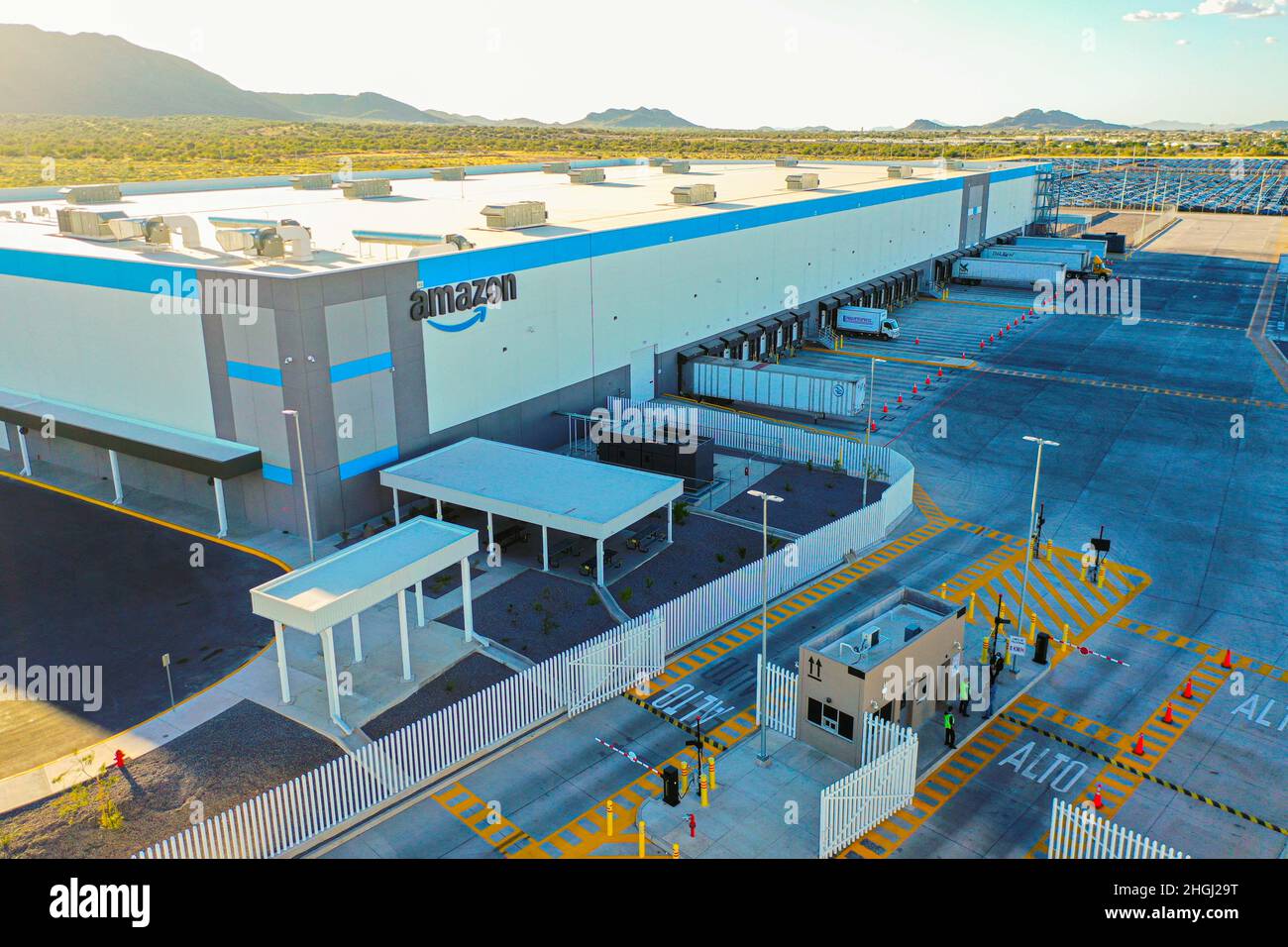 Bodega store markets hi-res stock photography and images - Alamy