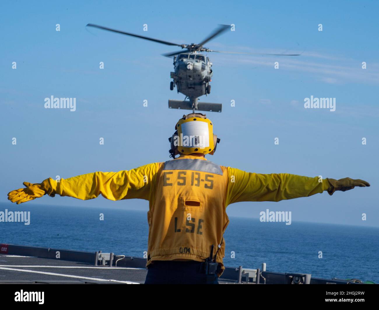 210811-N-WY048-3282 PACIFIC OCEAN (Aug. 11, 2021) – Aviation Boatswain ...