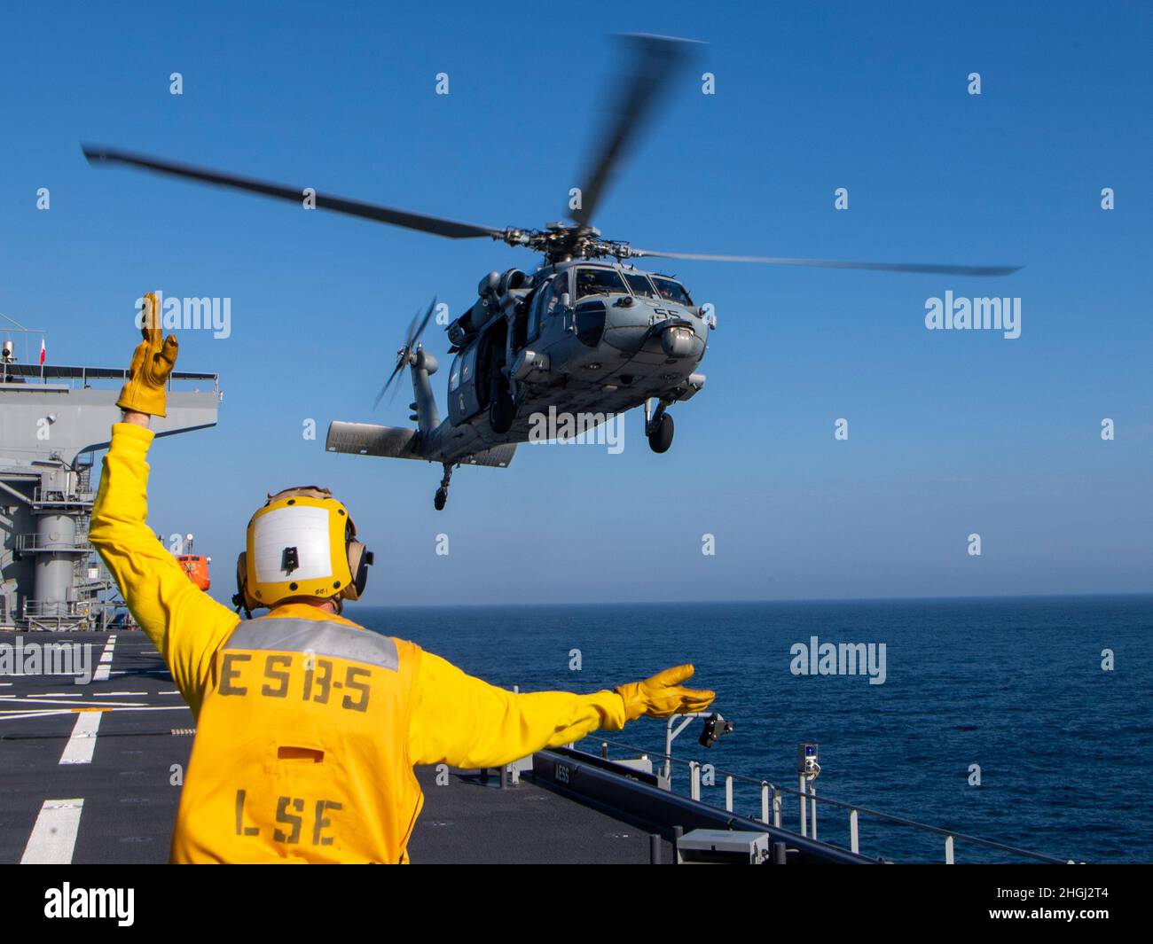 210811-N-WY048-3269 PACIFIC OCEAN (Aug. 11, 2021) – Aviation Boatswain ...
