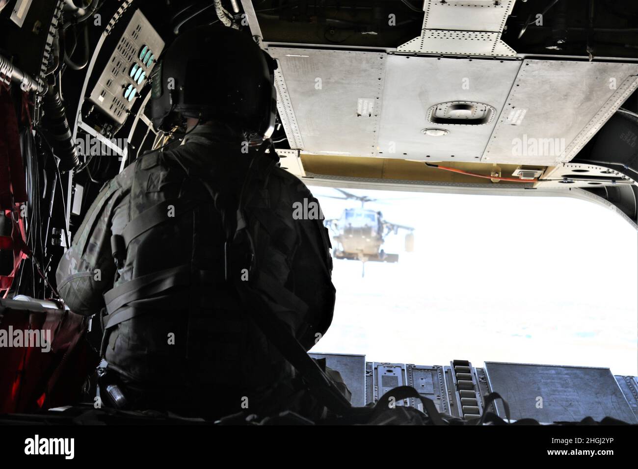 Ch 47 chinook helicopter uh 60 black hi-res stock photography and ...