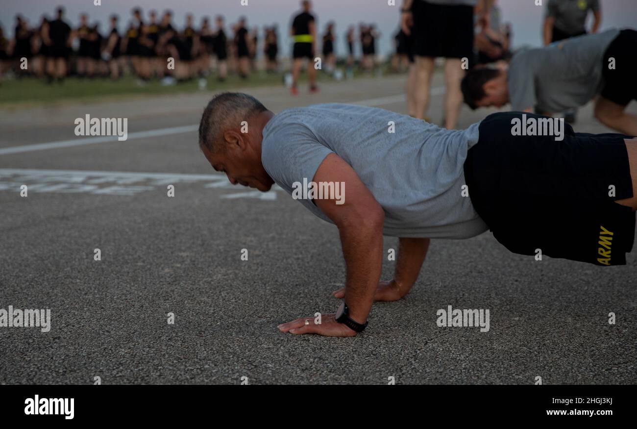 Gen. Garrett joins the III Corps command team in a circuit training ...