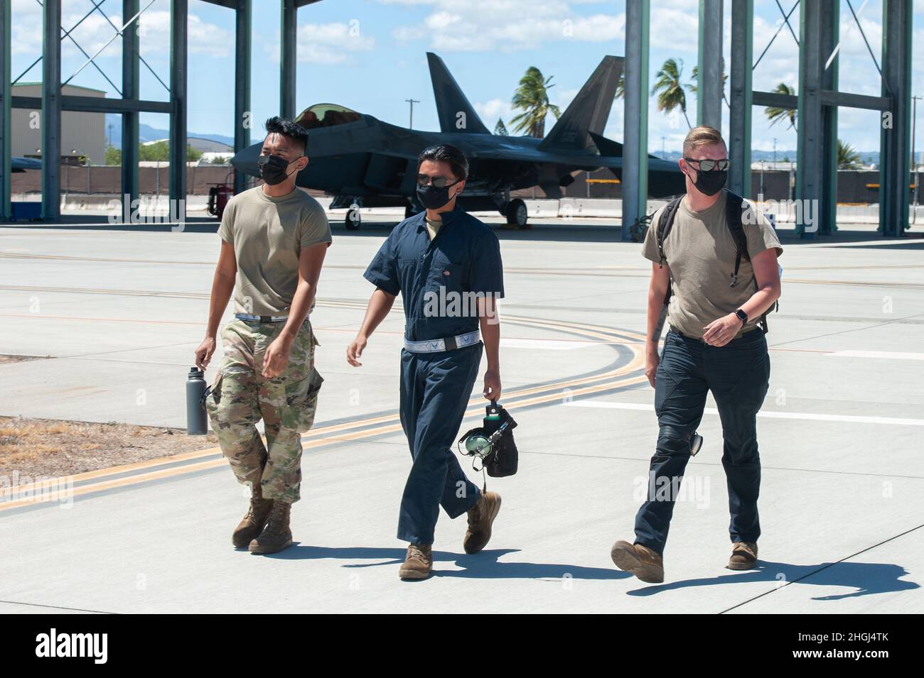 Total Force Airmen from the 154th and 15th Aircraft Maintenance ...