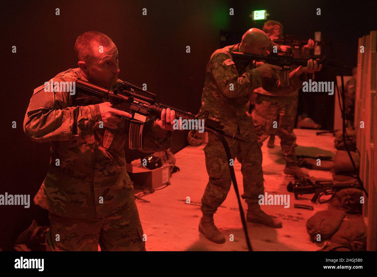 Idaho Army National Guard soldiers prepare for target practice at the ...