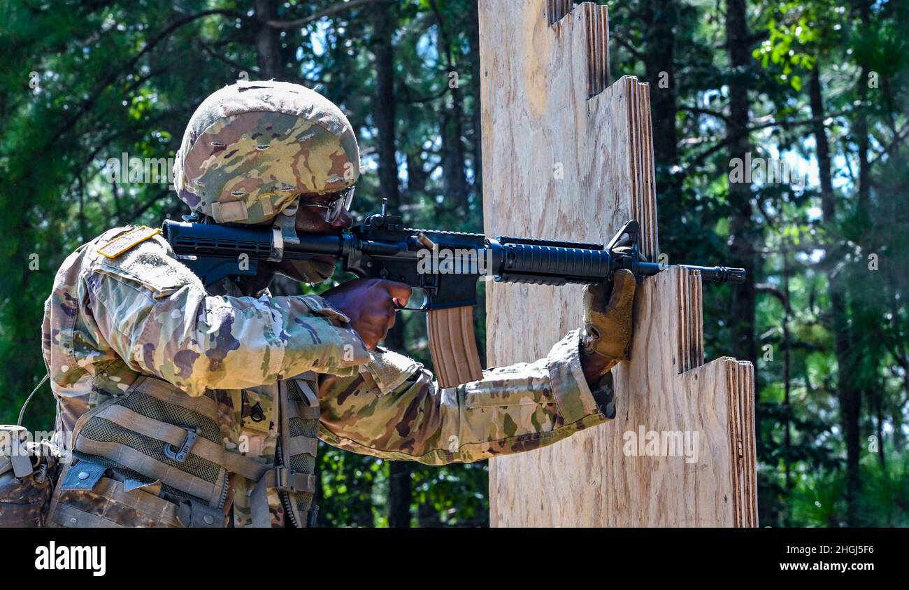U.S. Army National Guard Soldiers of the 1-178th Field Artillery ...
