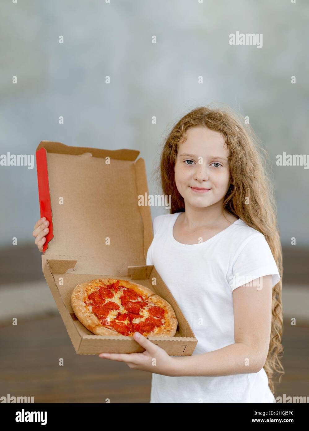 Beautiful young woman chef pizza hi-res stock photography and images ...