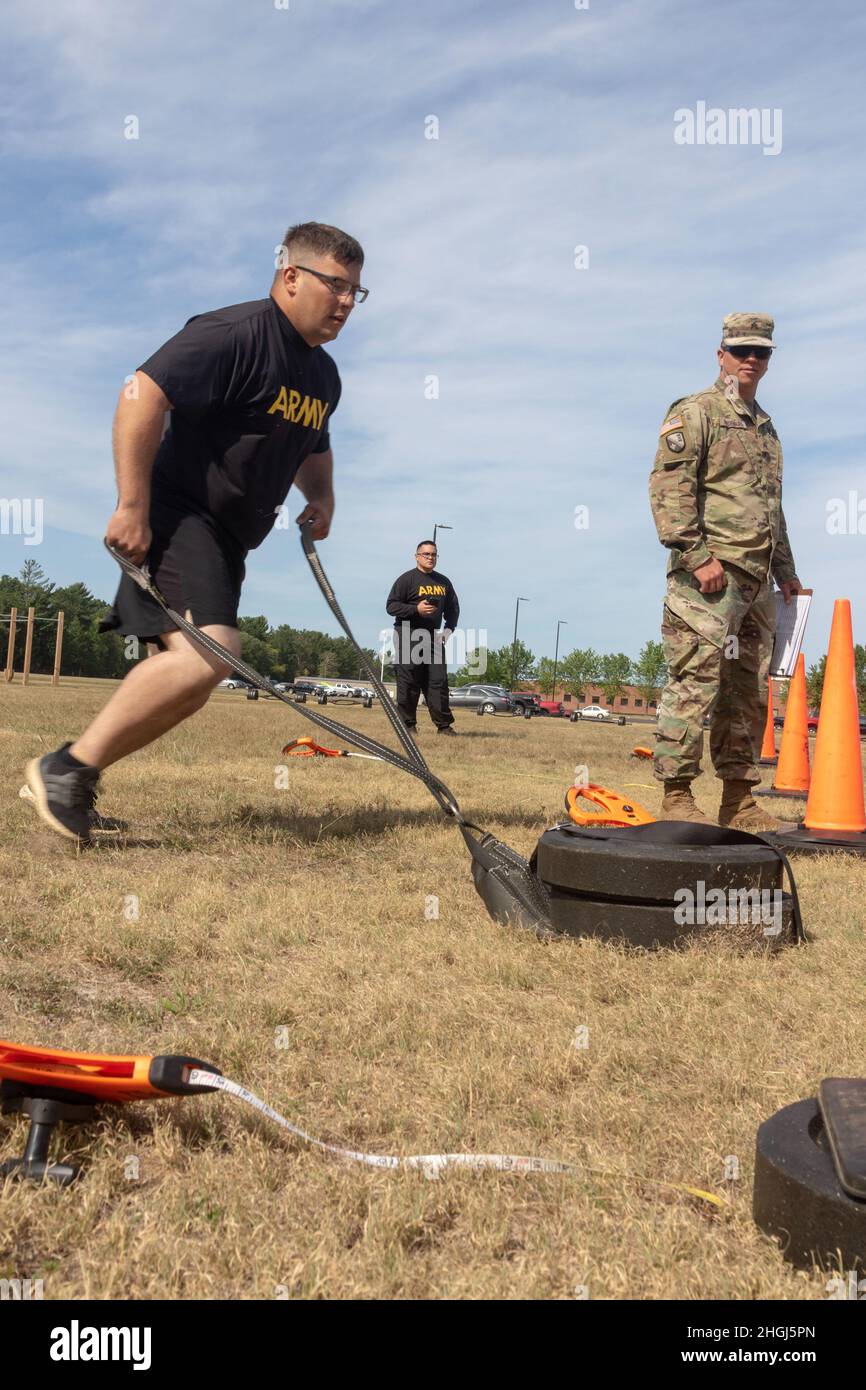Soldiers of 851st EVCC take a diagnostic ACFT test on Camp Ripley ...