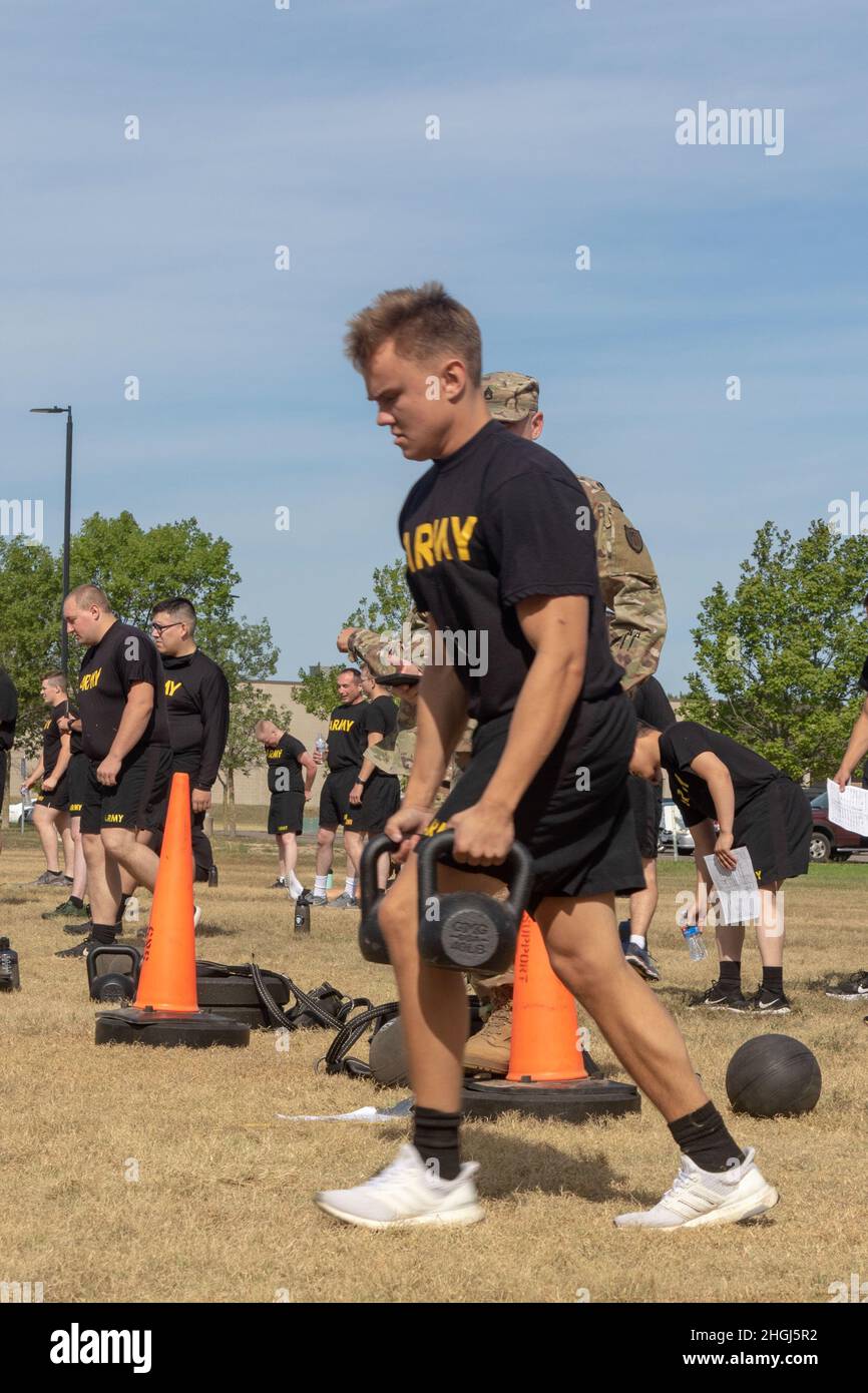 Soldiers of 851st EVCC take a diagnostic ACFT test on Camp Ripley ...