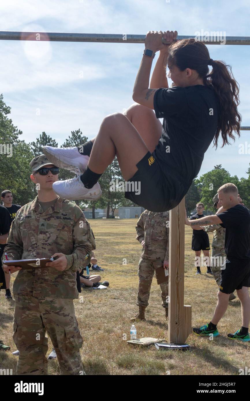 Soldiers of 851st EVCC take a diagnostic ACFT test on Camp Ripley ...