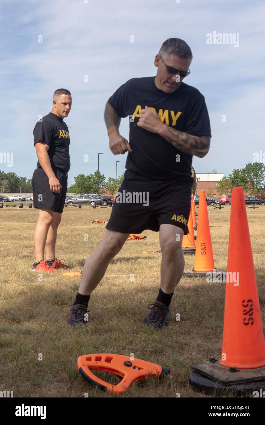 Soldiers of 851st EVCC take a diagnostic ACFT test on Camp Ripley ...