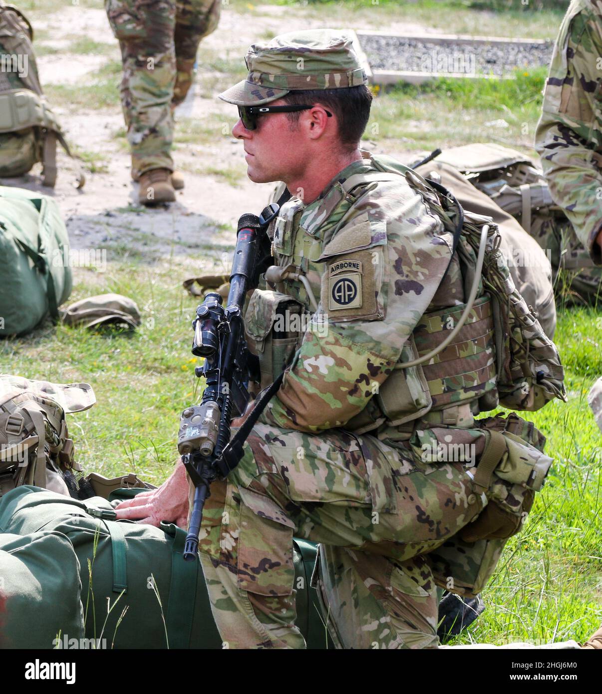 Deploying paratroopers hi-res stock photography and images - Alamy