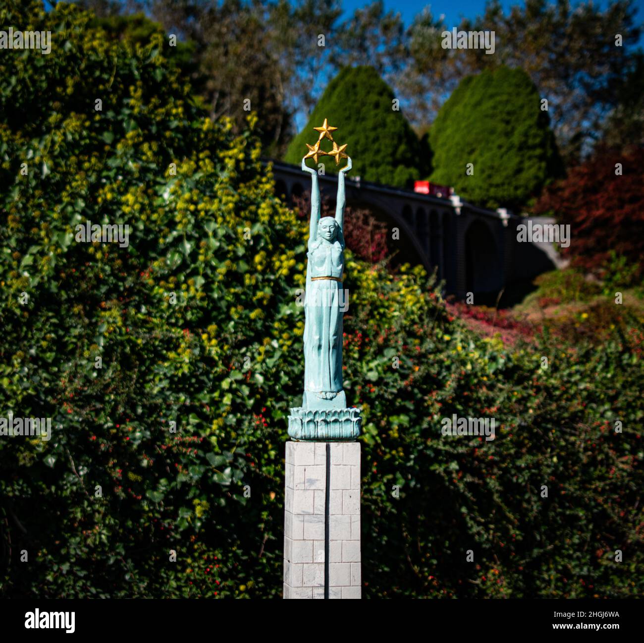 Statue momument hi-res stock photography and images - Alamy