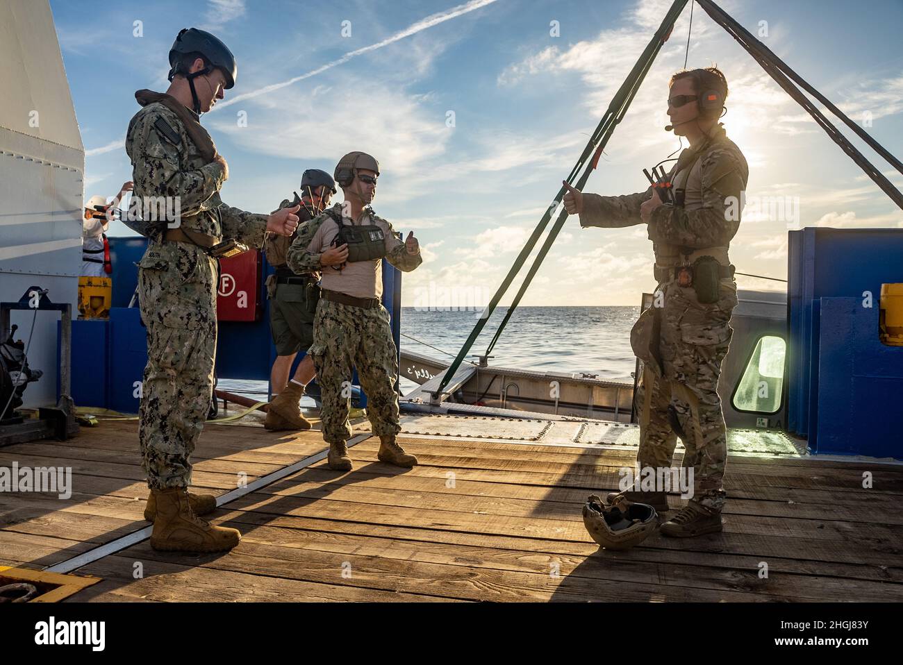 Navy Divers, assigned to Mobile Diving Salvage Unit (MDSU) 2, perform a ...