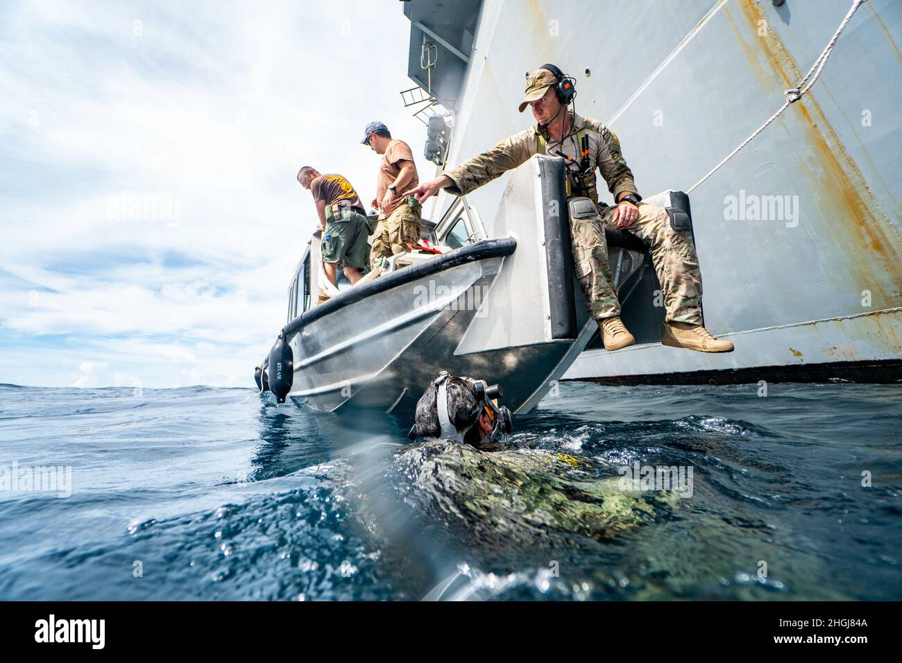 Navy Divers, assigned to Mobile Diving Salvage Unit (MDSU) 2, conduct ...