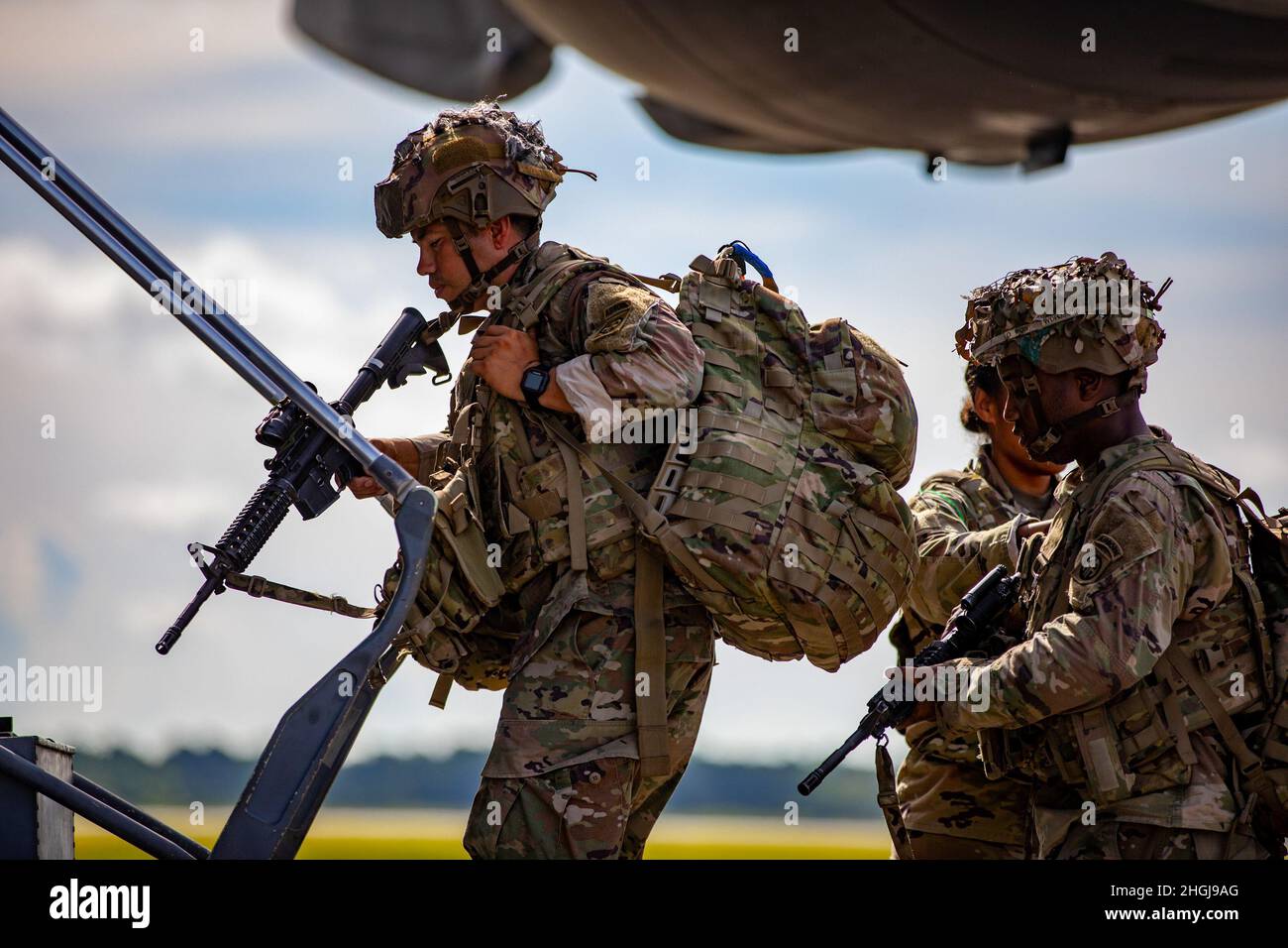 Paratroopers assigned to the 82nd Airborne Division mobilize on Joint ...