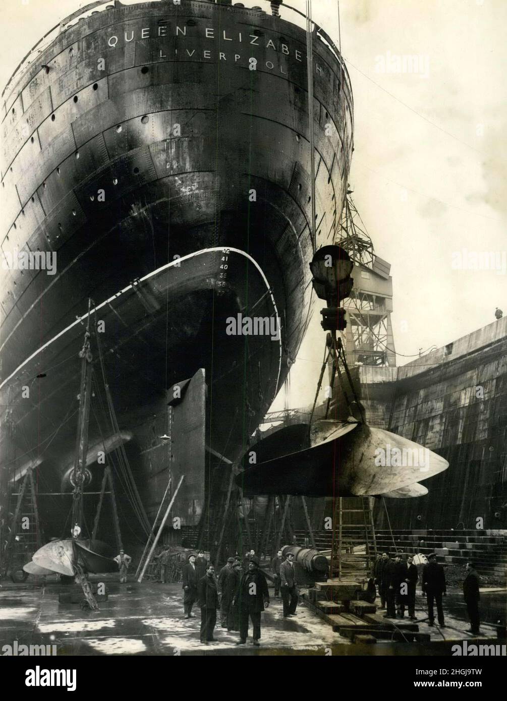 Worlds largest dry dock hi-res stock photography and images - Alamy