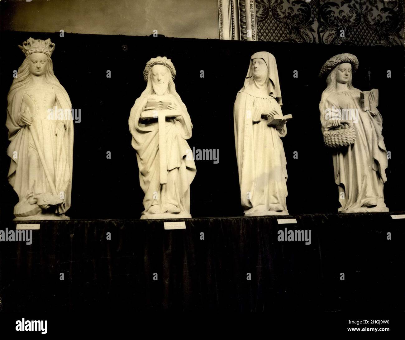 London, England, UK. 09th Feb, 1953. The closing of Westminster Abbey ...
