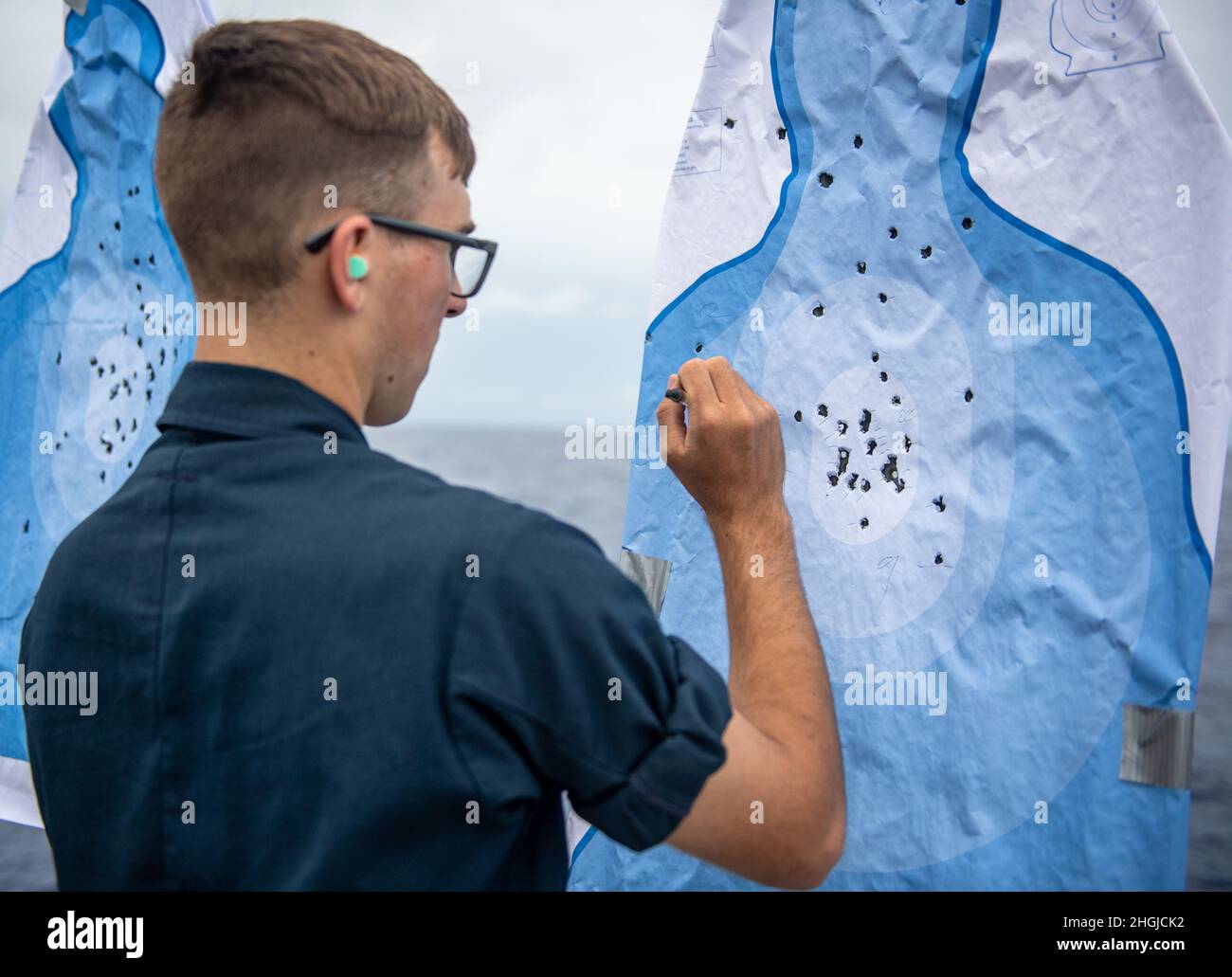 210817-N-MR124-2167 PACIFIC OCEAN (Aug. 17, 2021) Gunner’s Mate Seaman ...