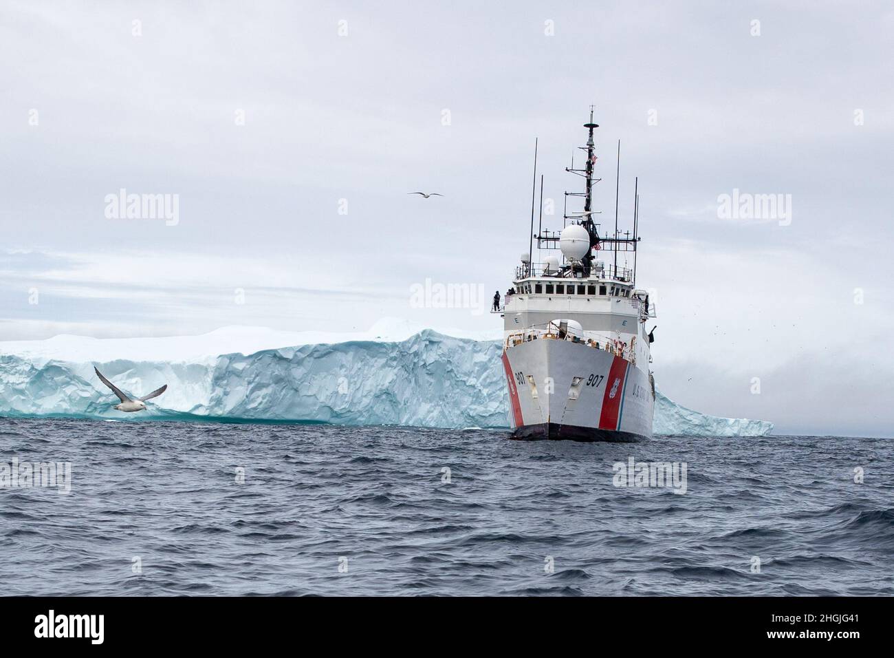 LABRADOR SEA -- (Aug. 19, 2021) The USCGC Escanaba (WMEC 907) transits ...