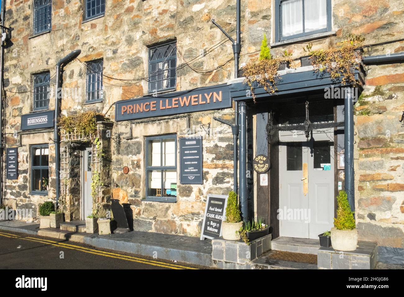 Prince Llewelyn,pub,hotel,Housing,property,buildings,in,Beddgelert,an ...