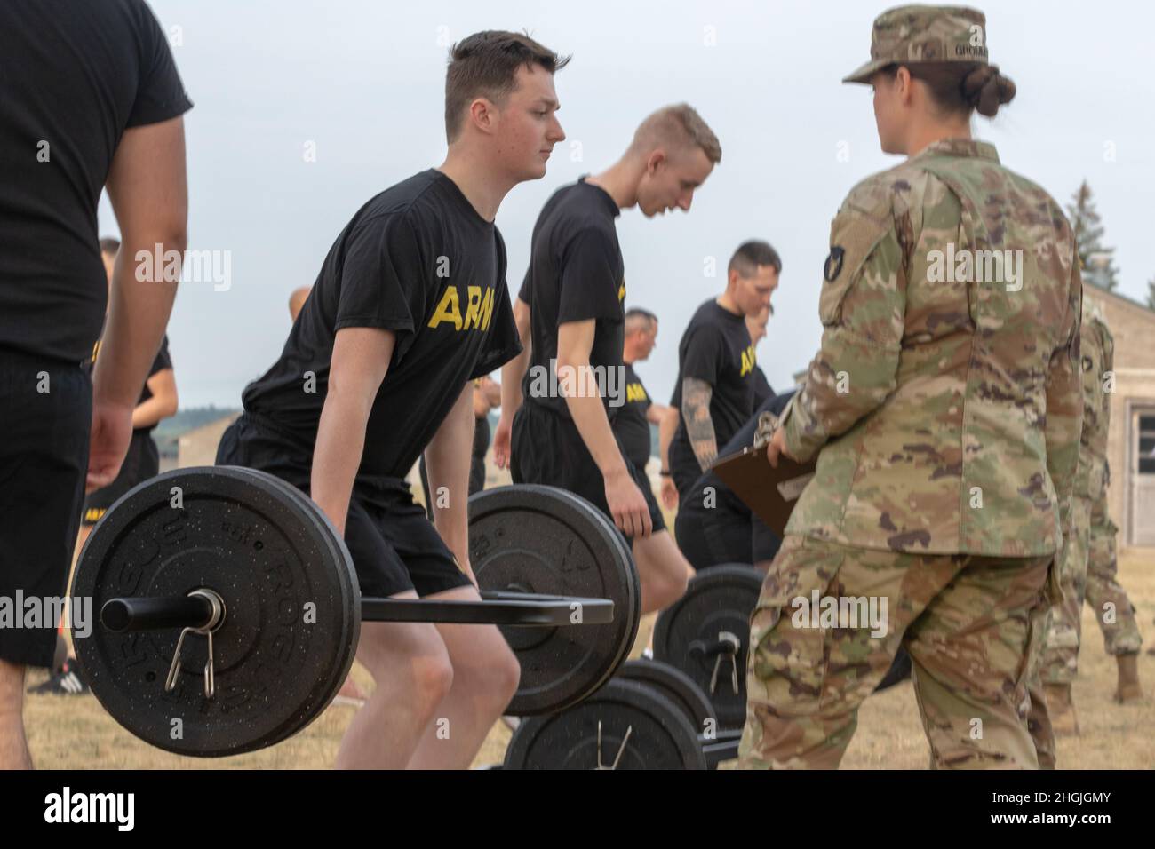Soldiers assigned to the 1-125 Field Artillery, perform the maximum ...