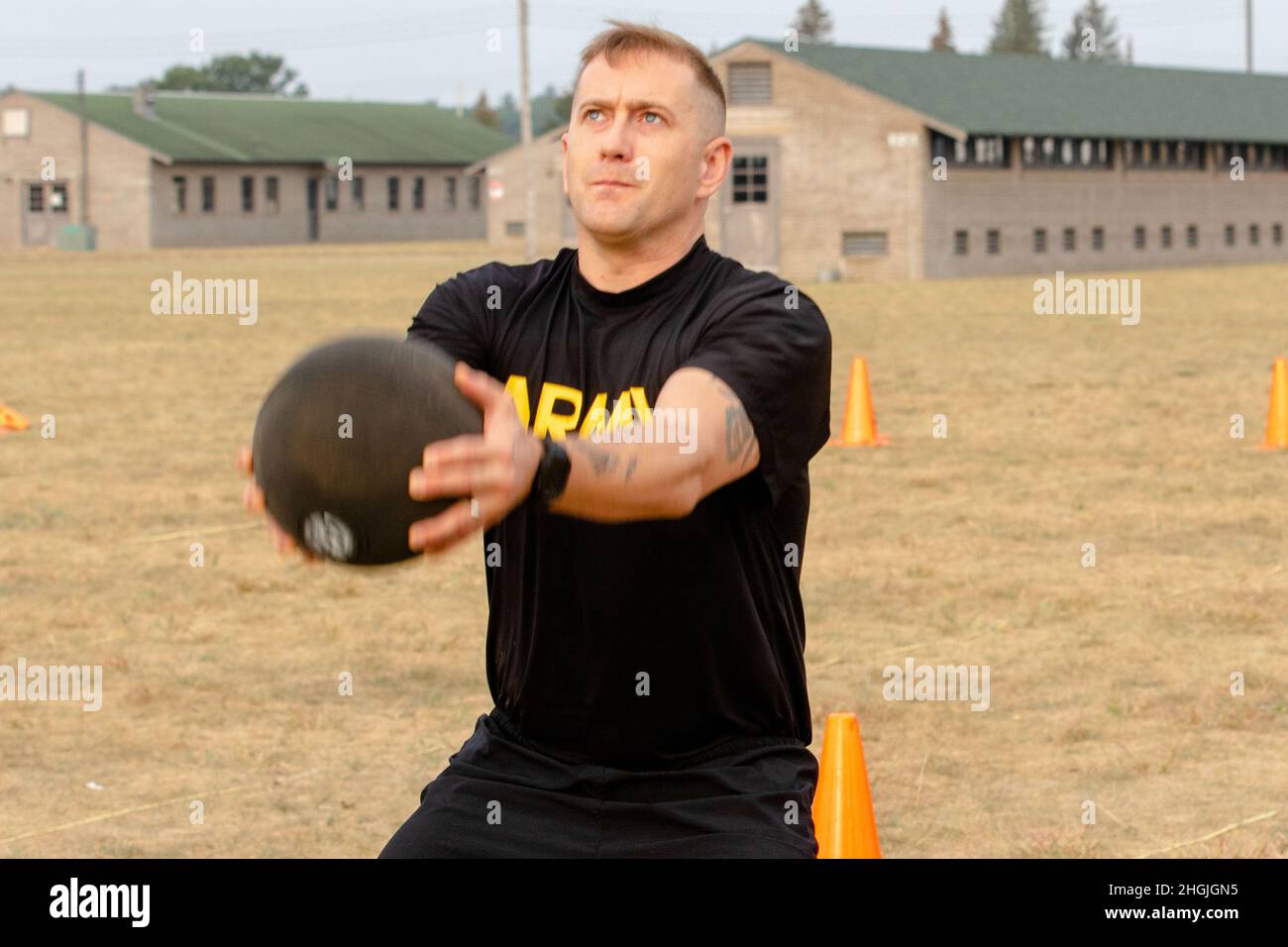 Soldiers assigned to the 1-125 Field Artillery, perform the standing ...