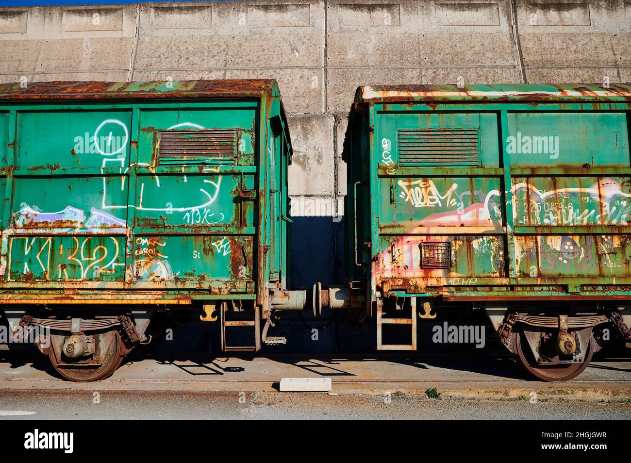 Abandoned rail cars hi-res stock photography and images - Alamy