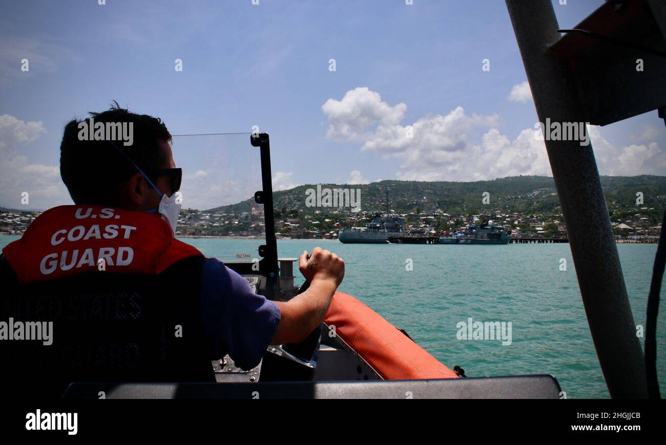 210 foot medium endurance cutter hi-res stock photography and images ...