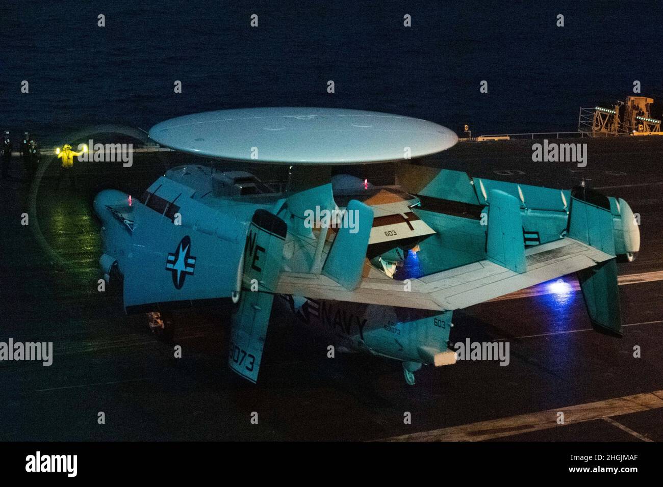 210823-N-MD461-1252 PACIFIC OCEAN (August 23, 2021) An E-2D Advanced ...