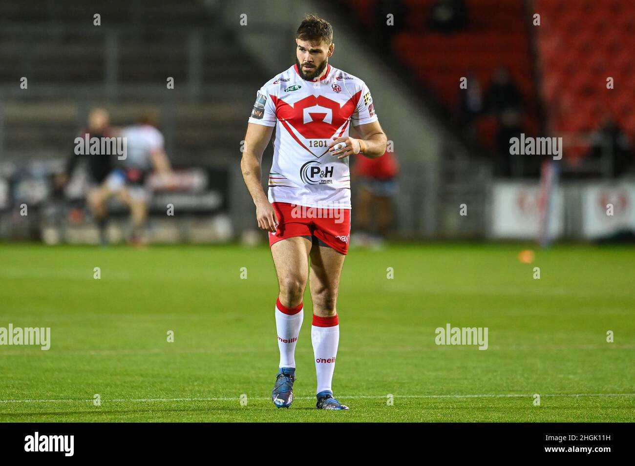 Alex Walmsley (8) of St Helens during pre match warm up Stock Photo - Alamy