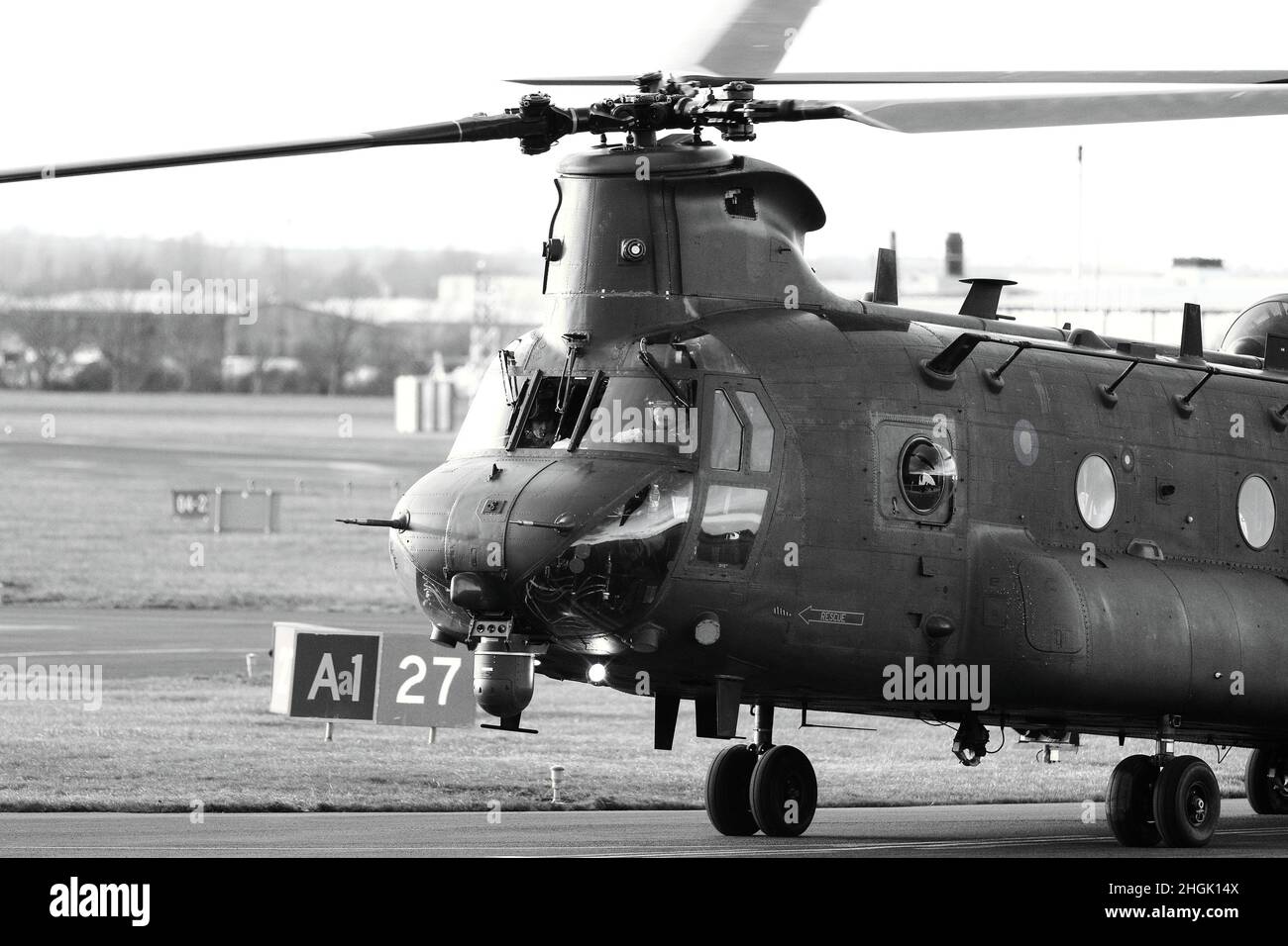 Raf odiham chinook helicopter flying display hi-res stock photography ...