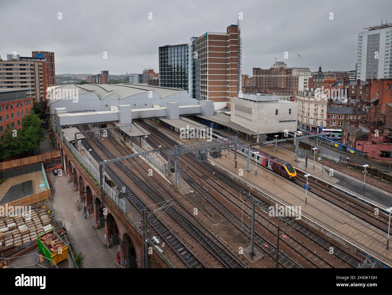 Arriva Crosscountry trains class 220 voyager train at Leeds railway ...