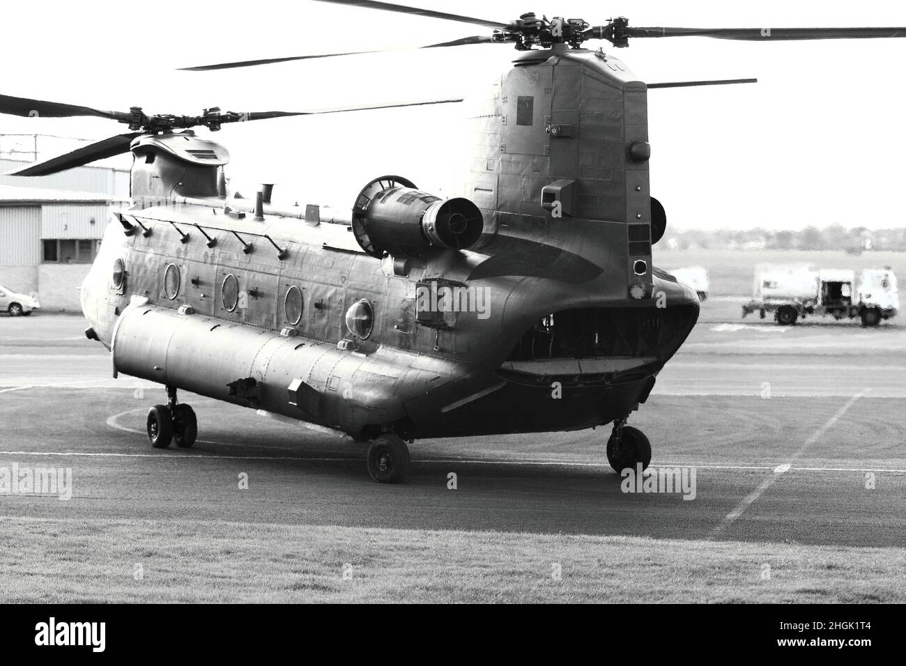 Chinook low level hi-res stock photography and images - Alamy