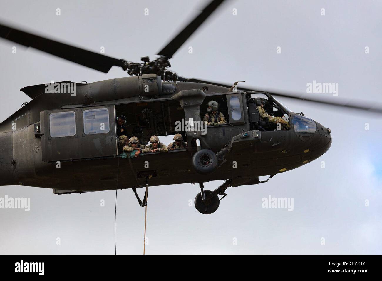 Pilots and crew chiefs assigned to 2-25 Bco “KnightHawk”, support ...