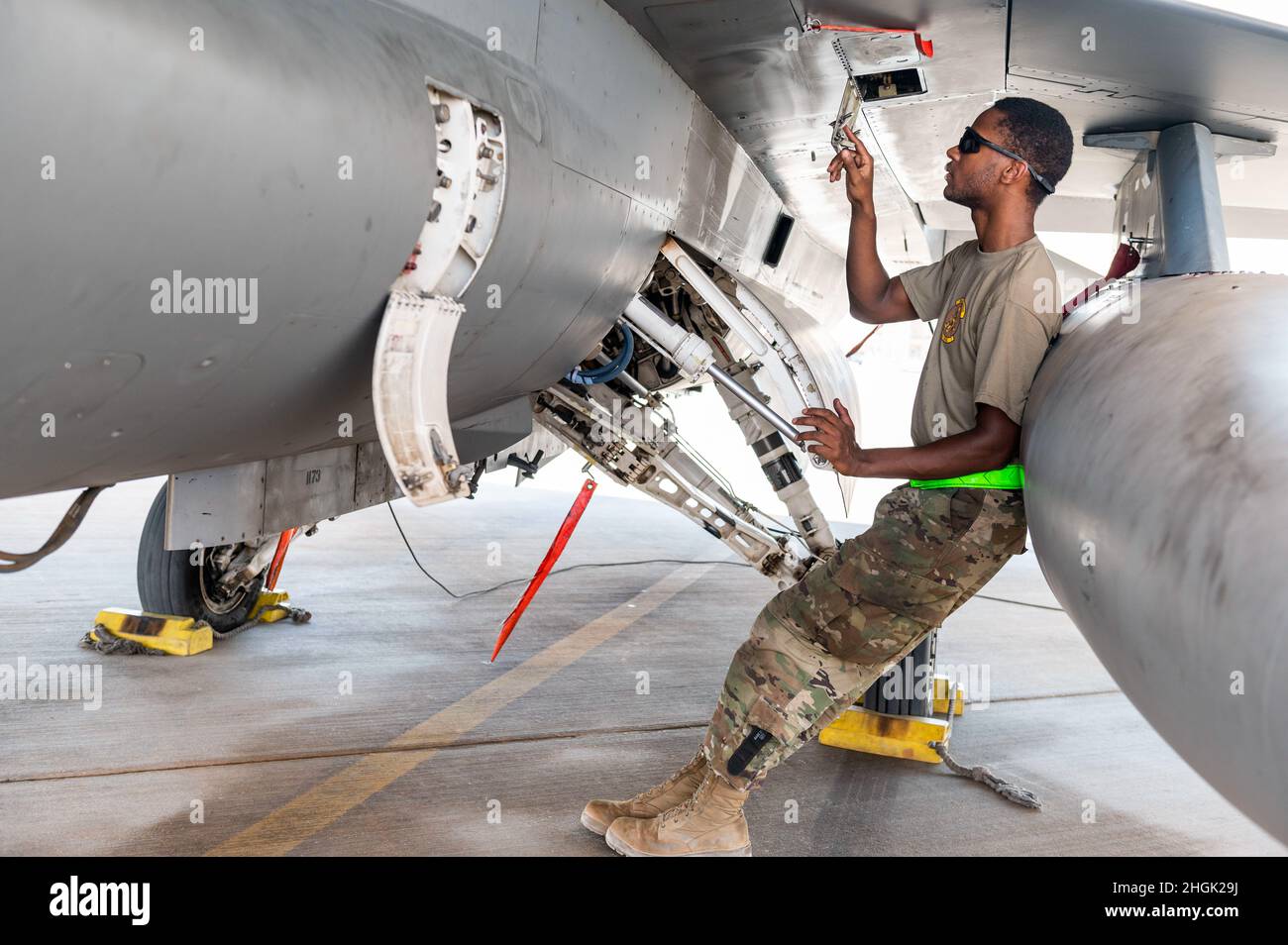 A U.S. Air Force crew chief with the 121st Expeditionary Fighter ...